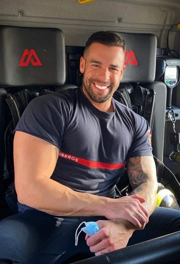 90 Most Common Photos Used by Romance Scammers in 2026 - ProFaceFinder