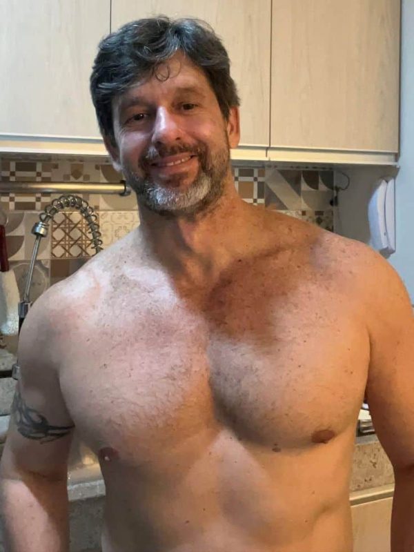 90 Most Common Photos Used by Romance Scammers in 2026 - ProFaceFinder